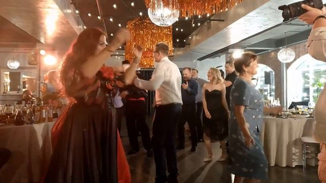 ПЕСНИ И ТАНЦЫ НА СВАДЬБЕ "РАЗГОВОР СО СЧАСТЬЕМ". АРТИСТЫ НА ПРАЗДНИК. Е. Берлин и коллектив Экспромт