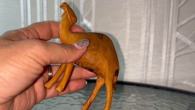 Статуэтка верблюда из дерева цвета терракот