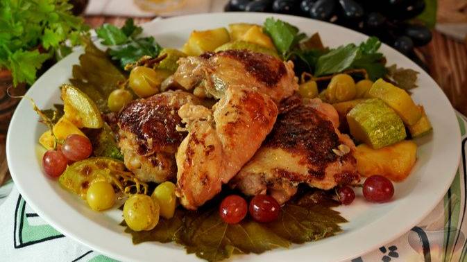 Нежный вкус с ароматами виноградного сада. КУРИЦА В ВИНОГРАДНОМ СОКЕ