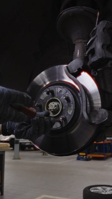 🚨Тормоза – это важно! Как их меняют в АВИЛОН Сервис?