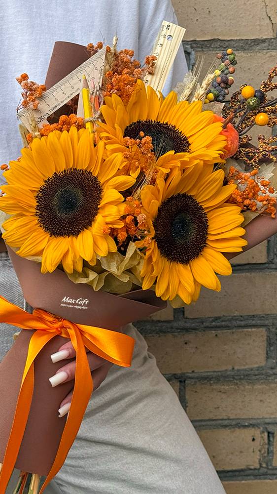 Букет из цветов «На встречу знаниям»