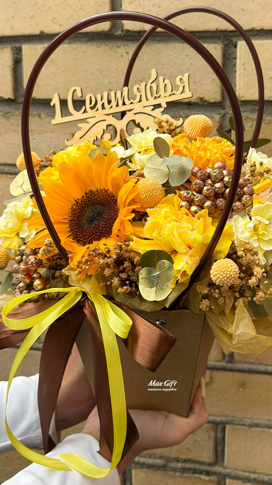 Композиция с цветами «Любимая школа»