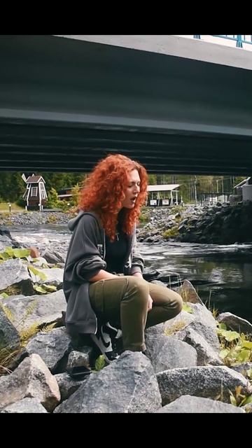 avril lavigne head above water