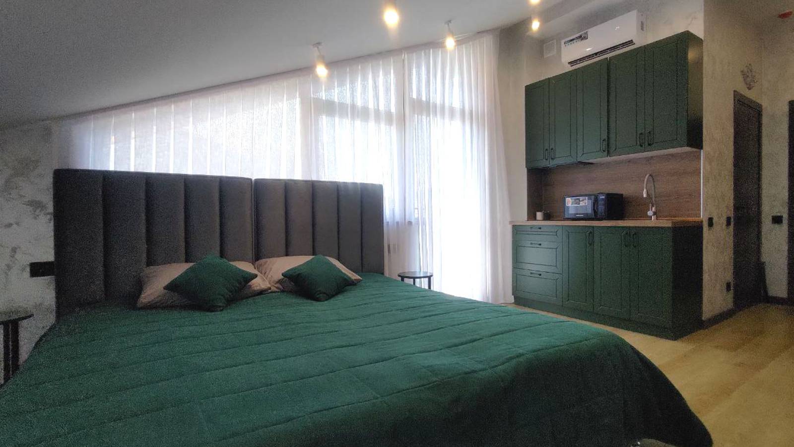 Обзор апартаментов 30 м² по адресу ул. Защитников Кавказа, 114. Центр Красной Поляны. Жить в Горах.