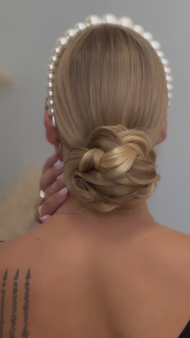 Текстурный пучок на основе кос #прическа #укладка #пучок #волосы