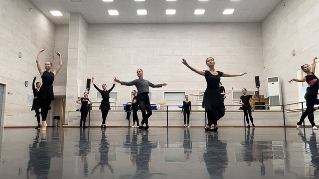 04-09-2025 УПРАЖНЕНИЯ НА СЕРЕДИНЕ ЗАЛА И ПРЫЖКИ