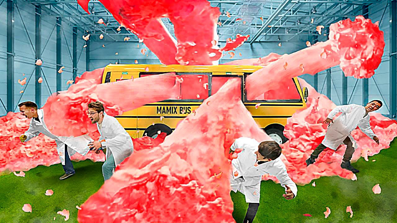 10 000 ЛИТРОВ СЛОНОВЬЕЙ ЗУБНОЙ ПАСТЫ В ШКОЛЬНОМ АВТОБУСЕ! | Its_Mamix