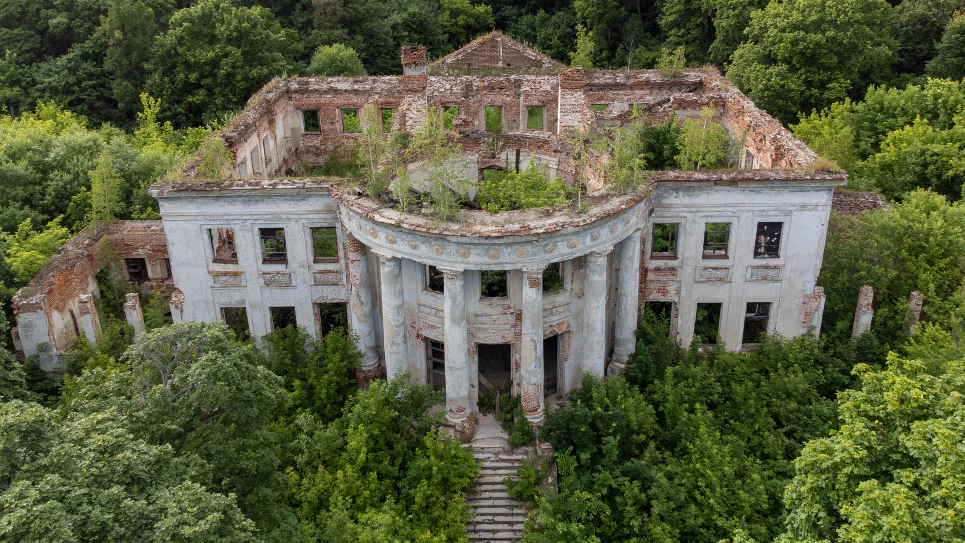 Территория Усадьбы Голицыных-Прозоровских и Церковь Спаса Преображения