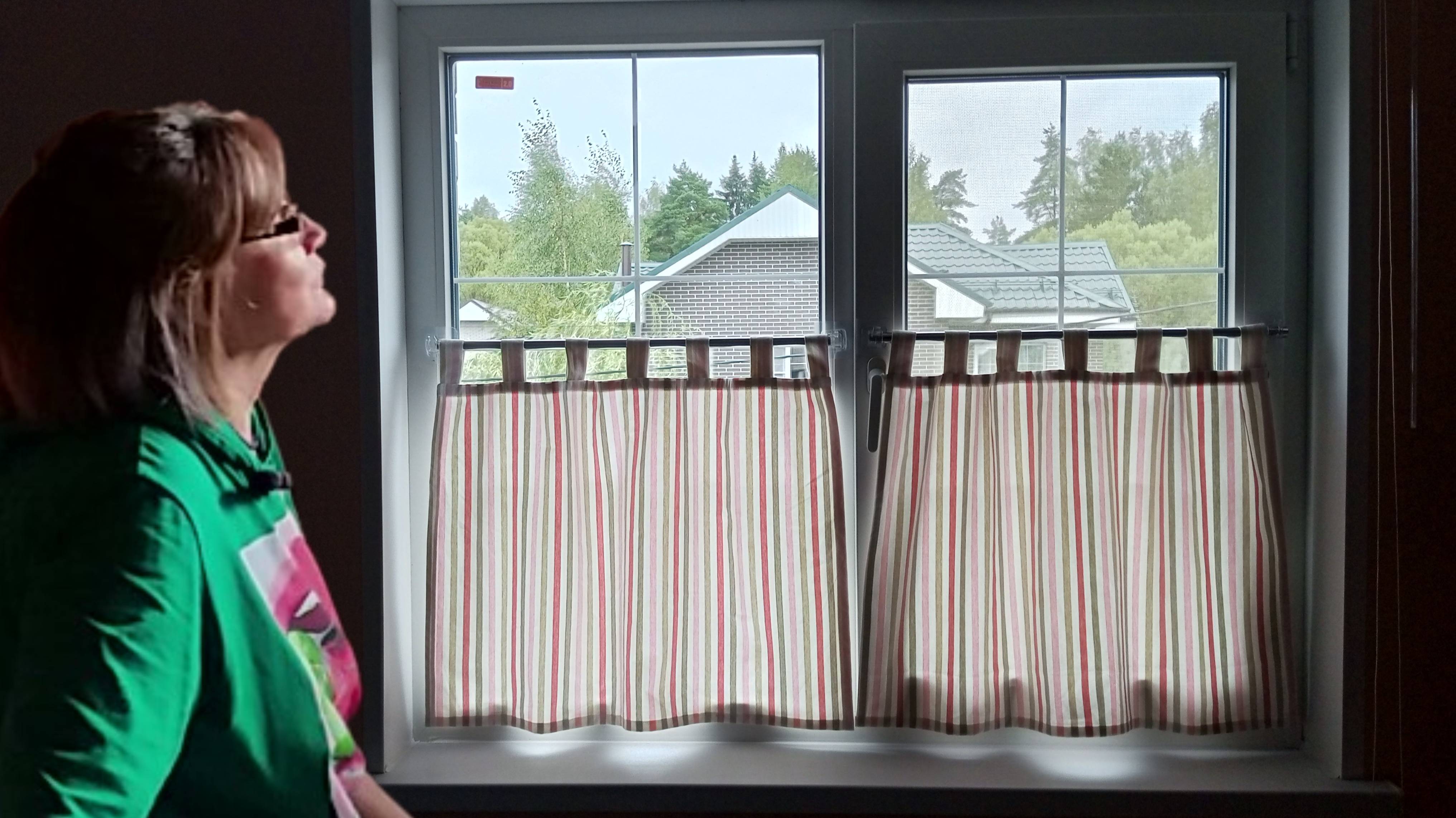 Сад и огород на 4 сутках. Сшила ШТОРЫ-КАФЕ.