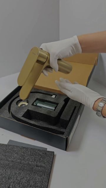 Распаковка смесителя SPLENKA в цвете золотой сатин