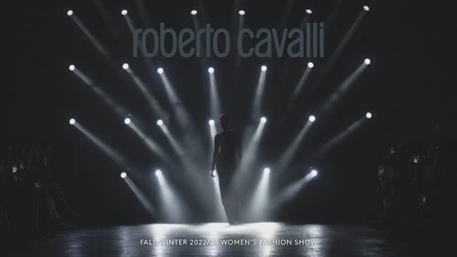 Показ коллекции Roberto Cavalli осень-зима 2022-2023