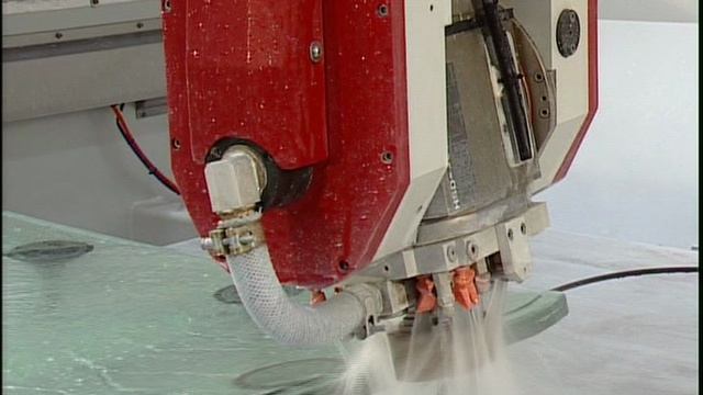 Обрабатывающий центр Intermac Master 45 Plus - 3D обработка автомобильного бронестекла.