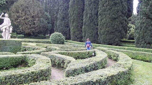 Заплутать в лабиринте!Сады Джусти!