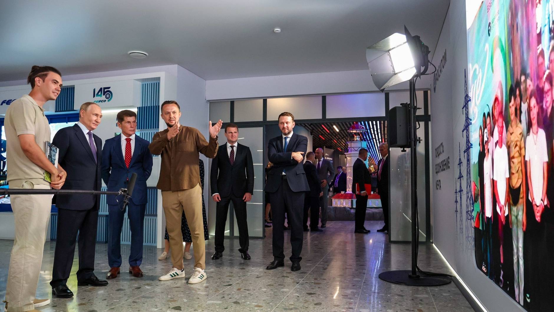 Встреча с участниками фестиваля уличного искусства и монументальной живописи «Лица городов».