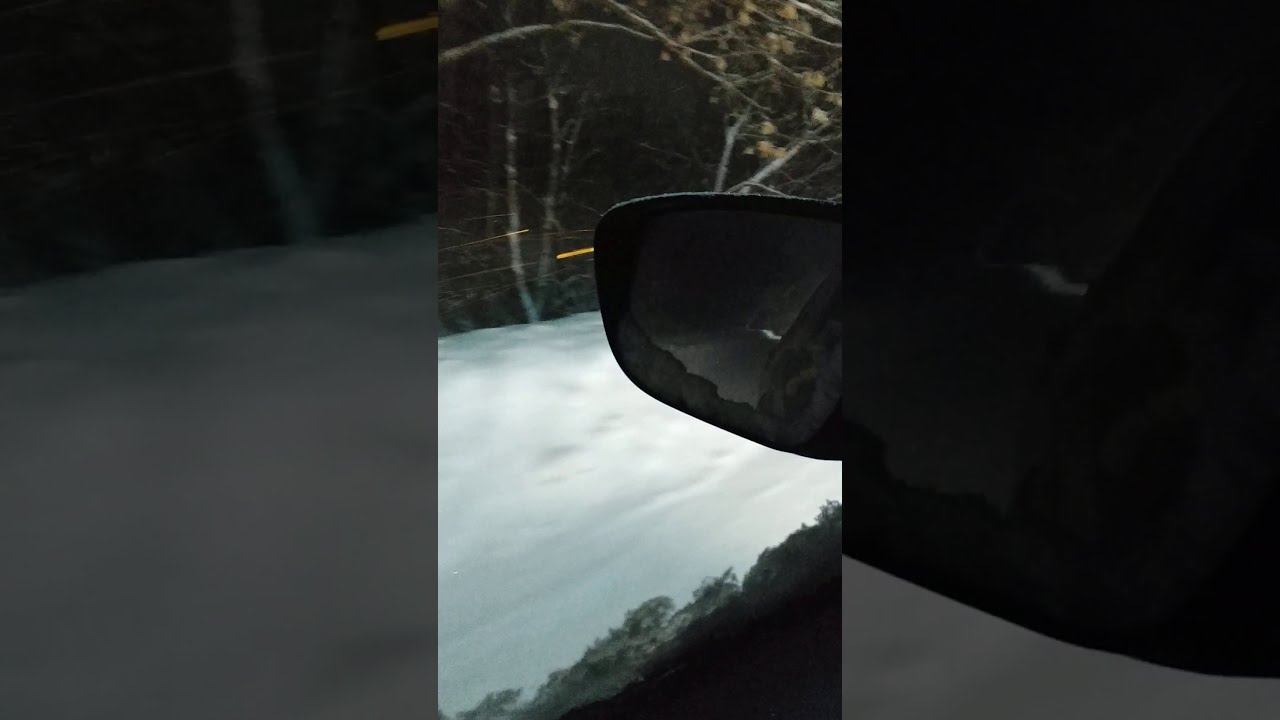 В машине искры из зеркала летят! #Shorts