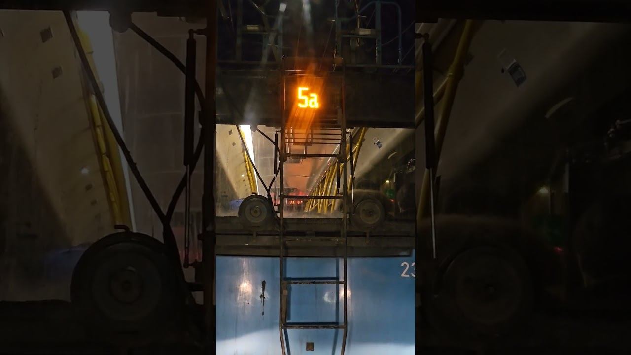 Странные поручни в троллейбусе