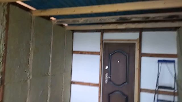 Ремонт холодной веранды вложили утеплитель в стены часть 9