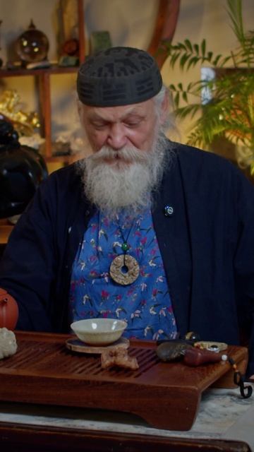 Почему китайцы говорят, что благородный муж далеко от себя нефрит не убирает?