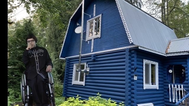 “Still waiting at the door”.| Gleb Kuznetsov. 05.09.2025