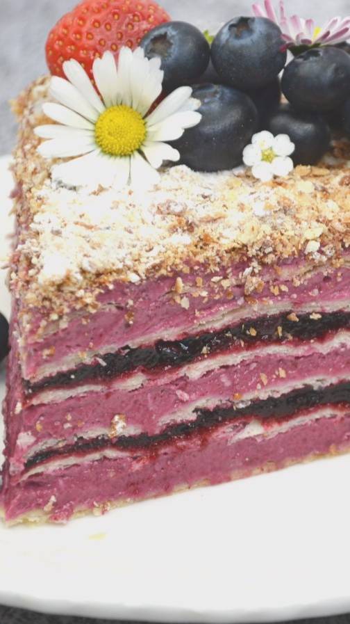 Наполеон с чёрной смородиной 😍