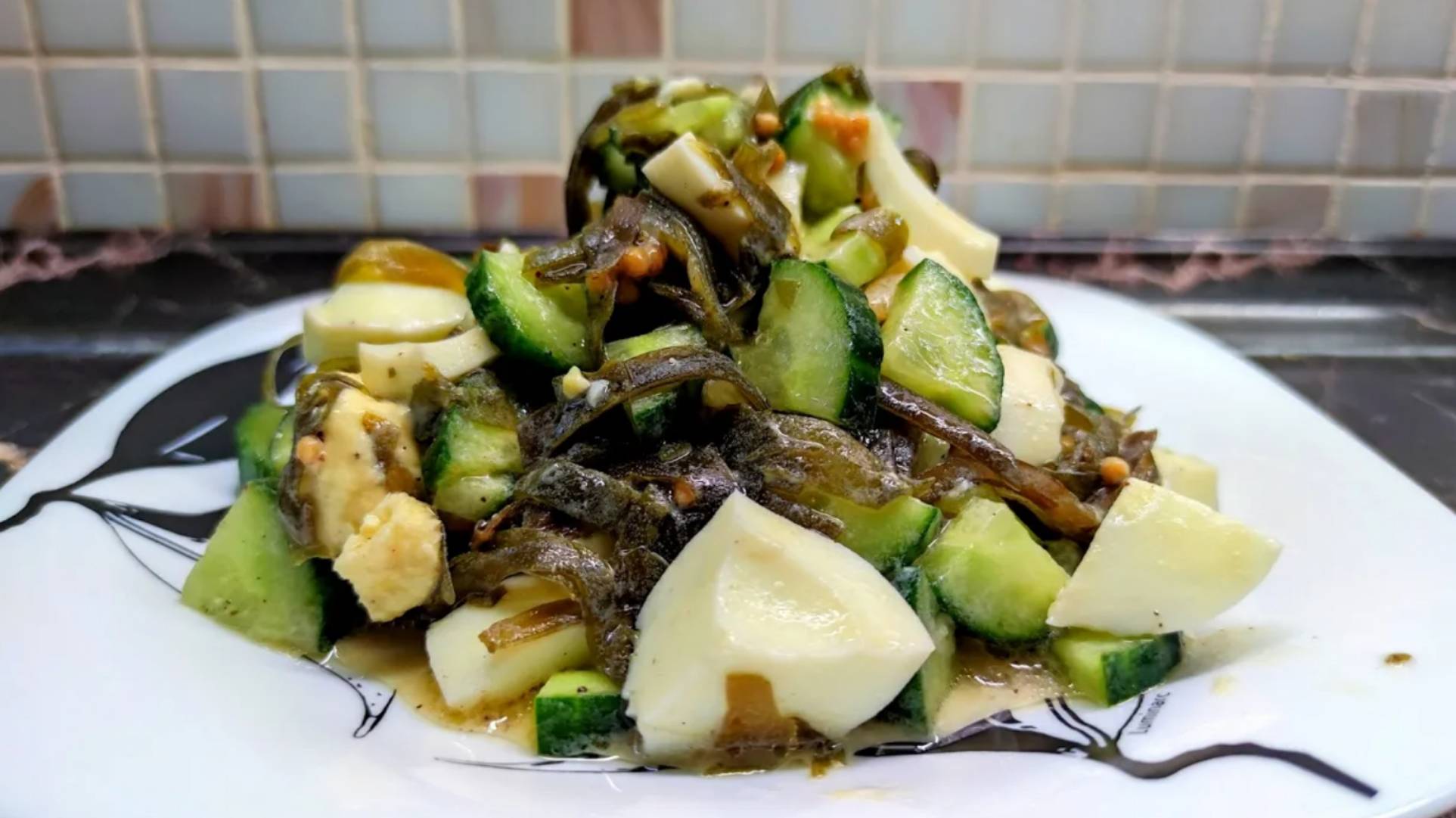 Рецепт салата с морской капустой и яйцом. Вкусный и быстрый салат за 10 минут.