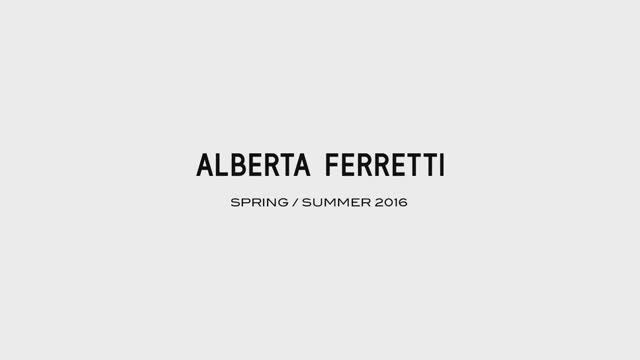 Показ женской коллекции Alberta Ferretti весна-лето 2016
