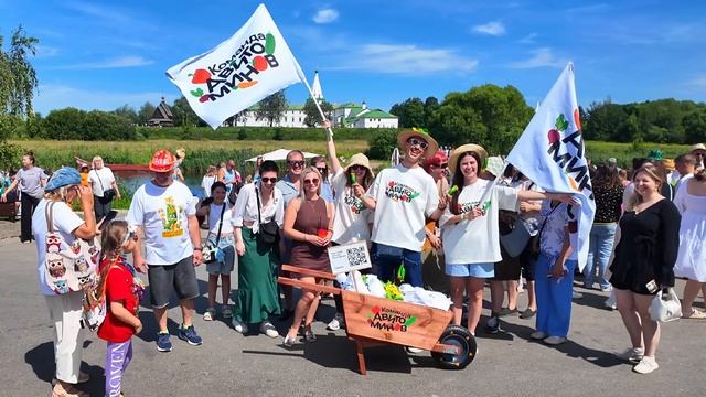 Туда нам надо: Праздник Огурца в Суздале