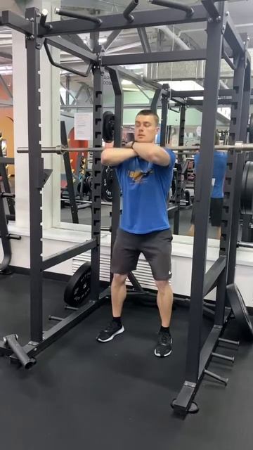 Фронтальные приседания со штангой