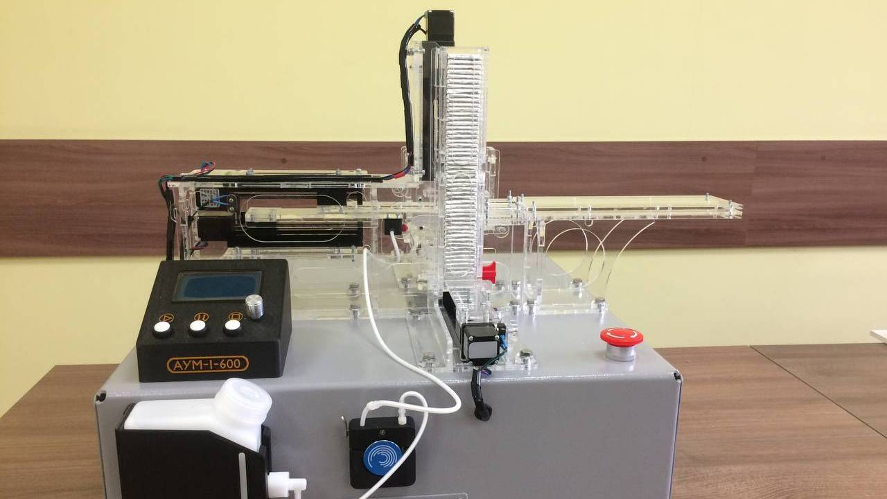 Упаковочная машина АУМ-01 для плиток шоколада размером 30 на 30 мм. Обучающее видео.