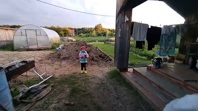 Ремонт холодной веранды делаем полы и стены моя жена и дети помогают часть 4