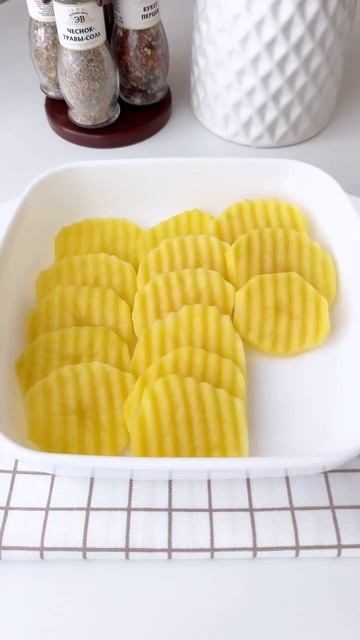 Запеченные куриные рулетики с сыром и картофелем #куриныерулетики #рулеты #еда