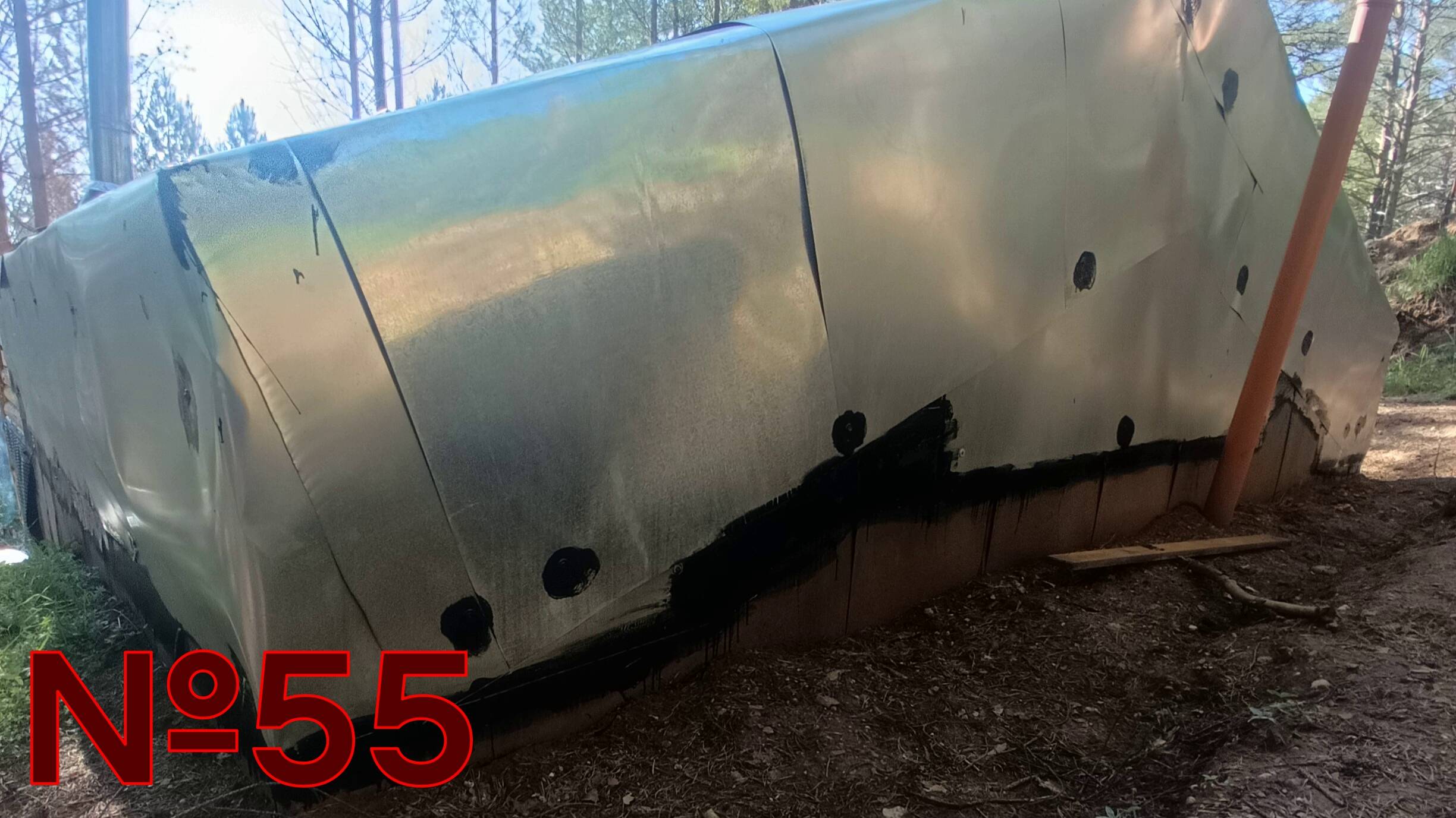 №55 Дом в тайге. Готовлю крышу землянки к защите от коррозии.