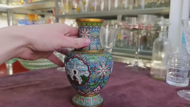Интересная вазочка Китай 1950е в технике клуазоне