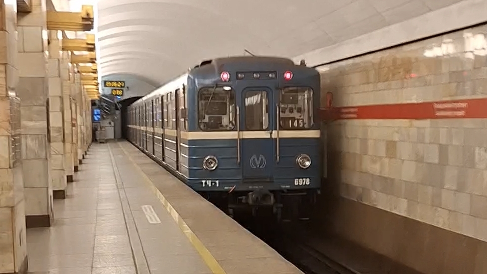 Наконец-то встретил Ема 502 на Кировско-Выборгской линии | Владимирская-Гражданский проспект