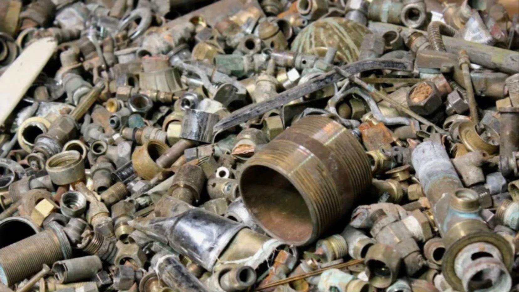 В лесу повсюду микросхемы и цветные металлы. Это настоящая находка для любого металлиста.