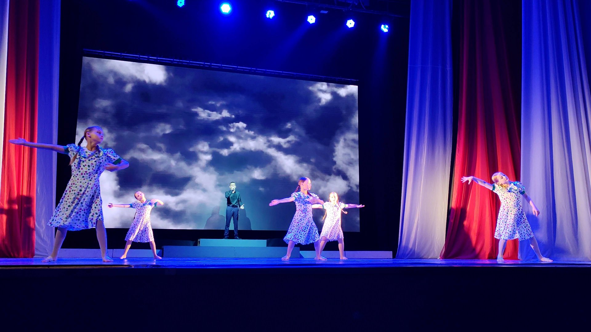 Песня «Стрекоза», исполняют: Сергей Провозин, «Ювента»