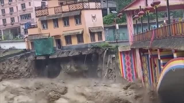 МОЩНЫЕ ОПОЛЗНИ И ЛАВИНЫ Снятые на Камеру