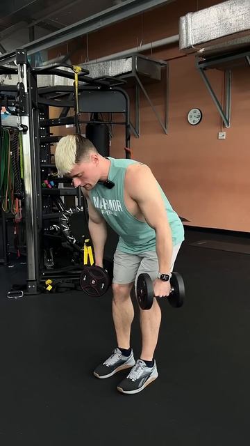 Тяга гантелей в наклоне