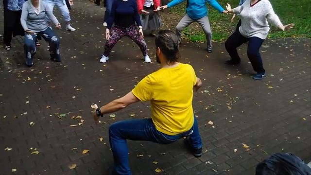 Фламенко и цигун под дождём #московскоедолголетие #мск #савеловский