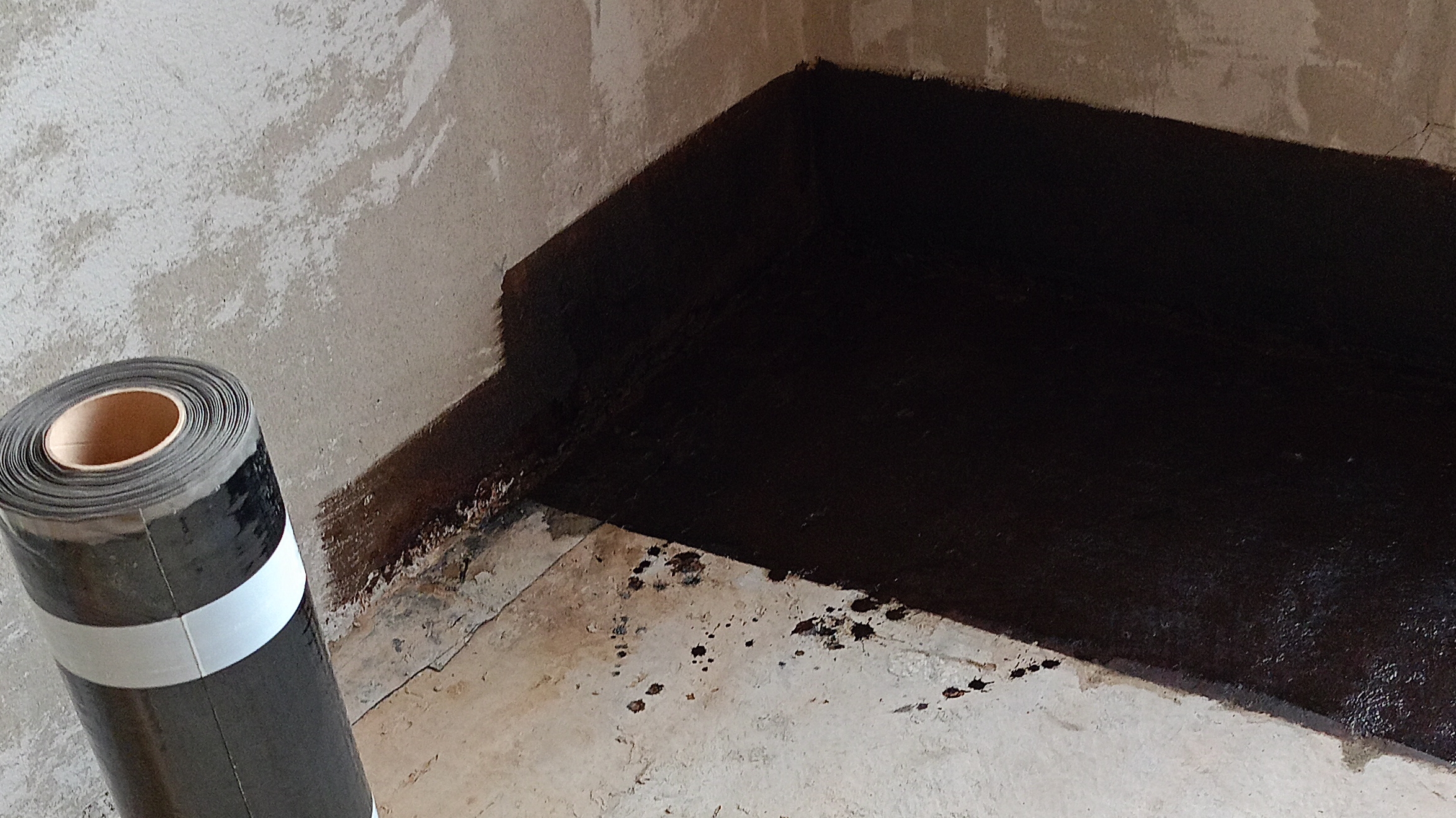 Подготовительные работы под гидроизоляции пола перед стяжкой и прокладкой труб