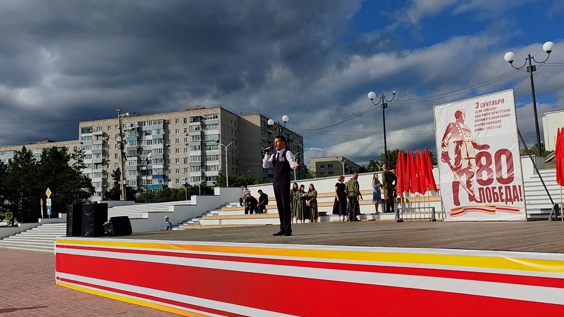 Песня «Идёт солдат по городу», исполняет Сергей Провозин