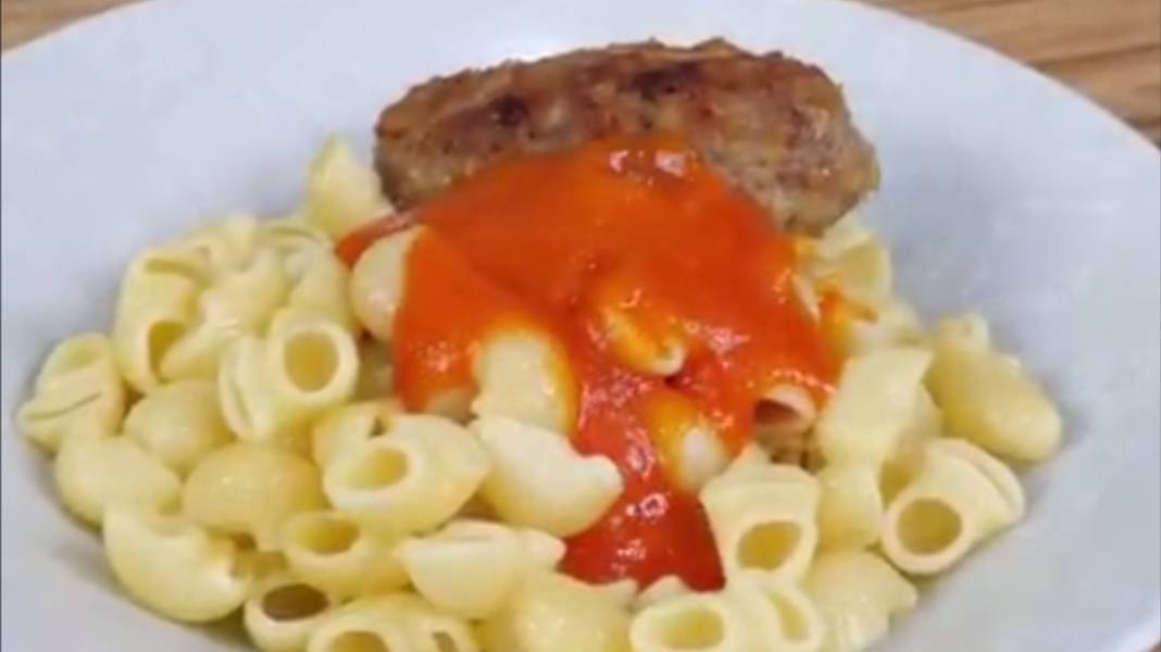 Соус красный основной, на основе костного бульона.