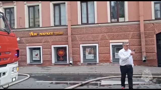 Делимся кадрами с пожара на Петроградской стороне