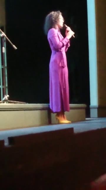 10 Добрых автобусов у театра Наций