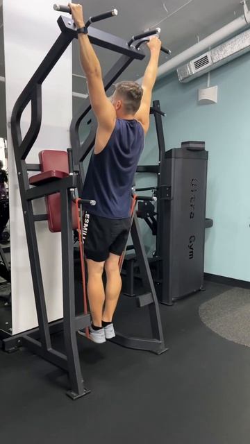 Подтягивания с резиновым эспандером