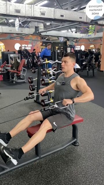 Тяга горизонтального блока отдельными рукоятками широким хватом