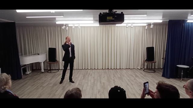 8. А я иду, шагаю по Москве