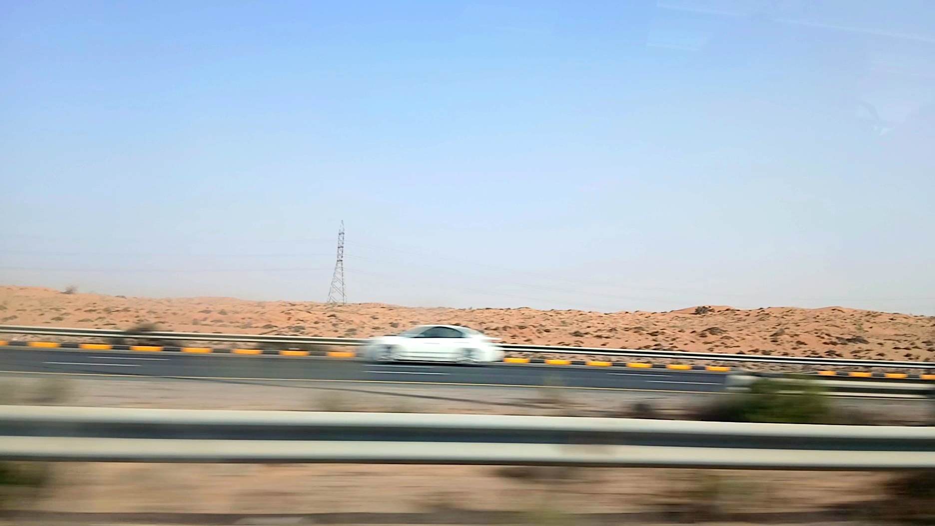 ДОРОГА ИЗ ФУДЖЕЙРЫ В ДУБАЙ ВДОЛЬ АРАВИЙСКОЙ ПУСТЫНИ. АРАВИЙСКАЯ ПУСТЫНЯ