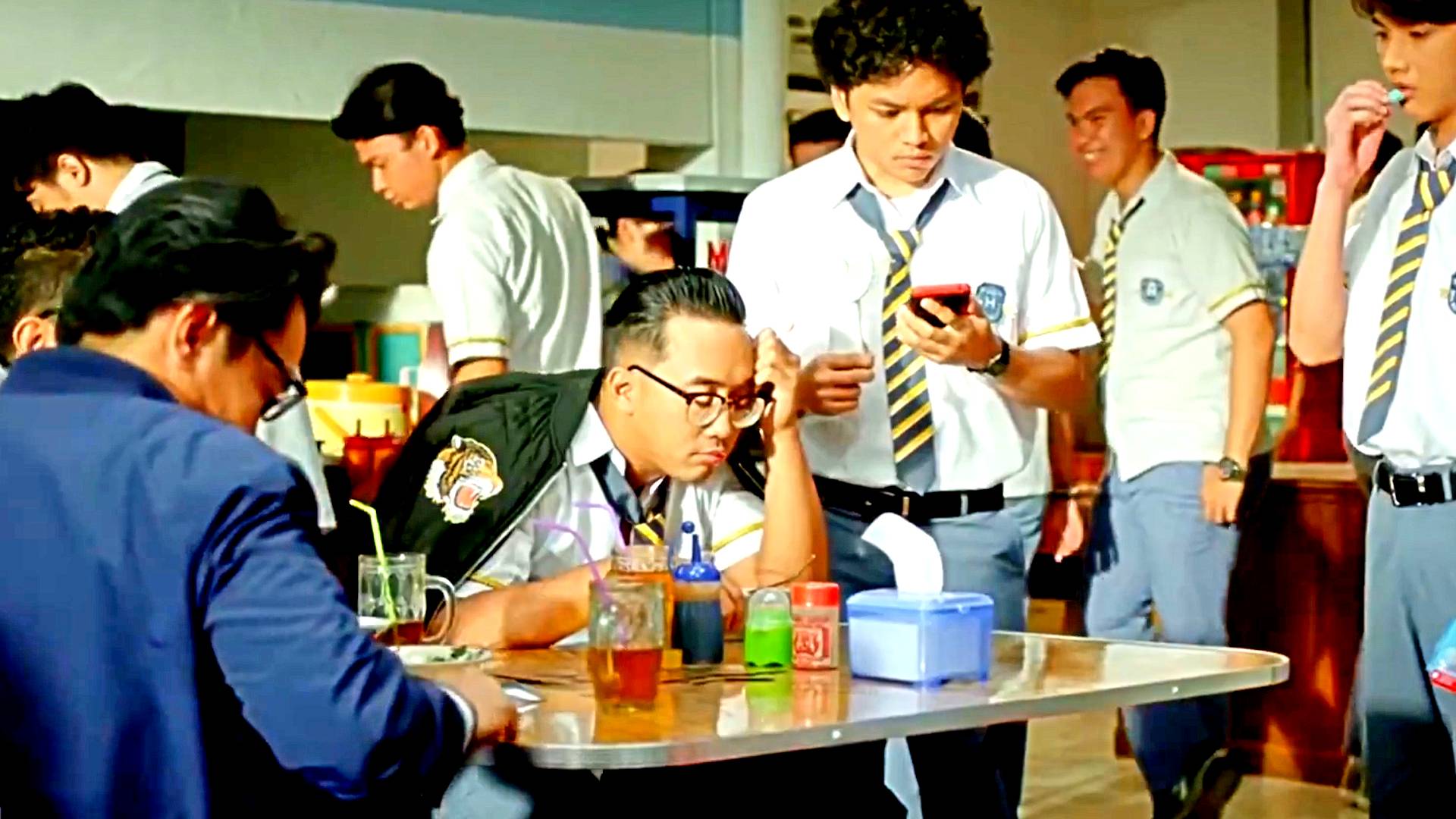 Слишком красивому парню очень сложно найти свою любовь.