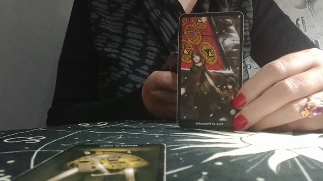 Что нужно отпустить, а что принять? Расклад Таро